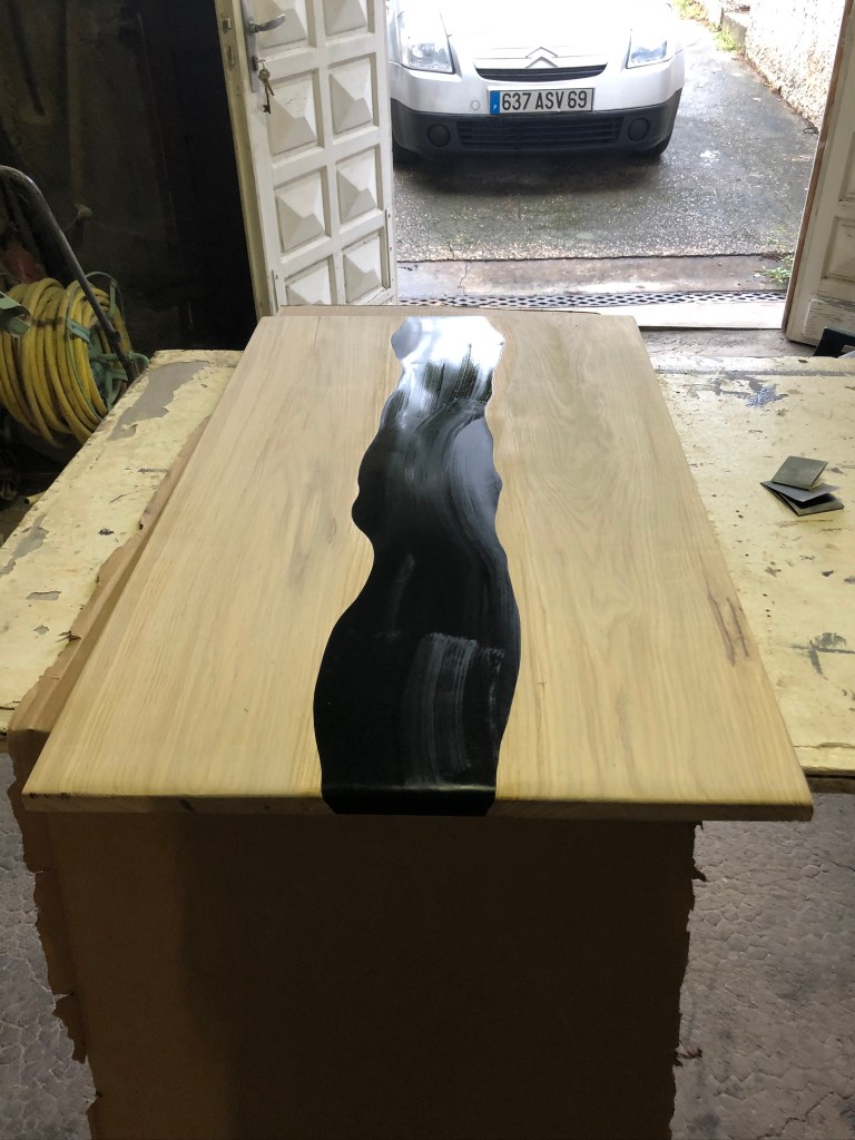 Table basse résine Epoxy Alpine – Atelier des Gônes