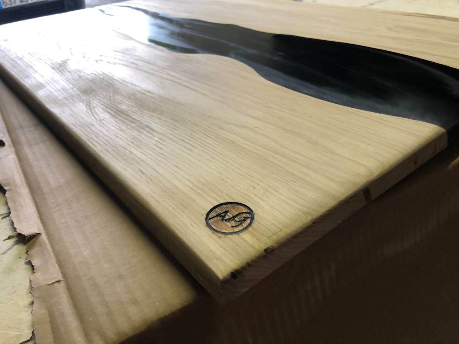 Table basse résine Epoxy Alpine – Atelier des Gônes